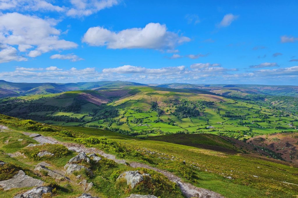 4 Stunning Day Hikes Near Cardiff Without a Car (Public Transport Guide)